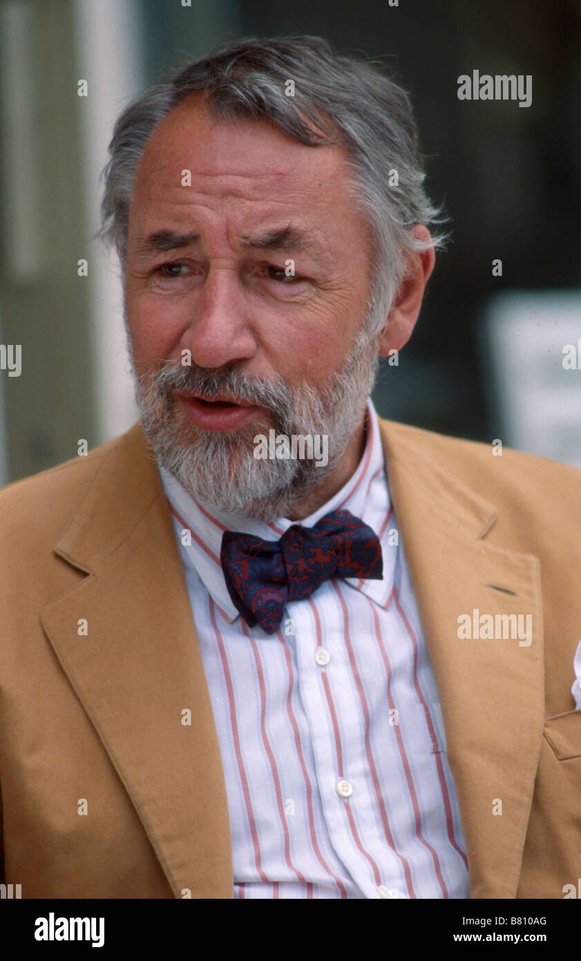 Philippe Noiret Philippe Noiret Philippe Noiret 1988 Photo Stock - Alamy