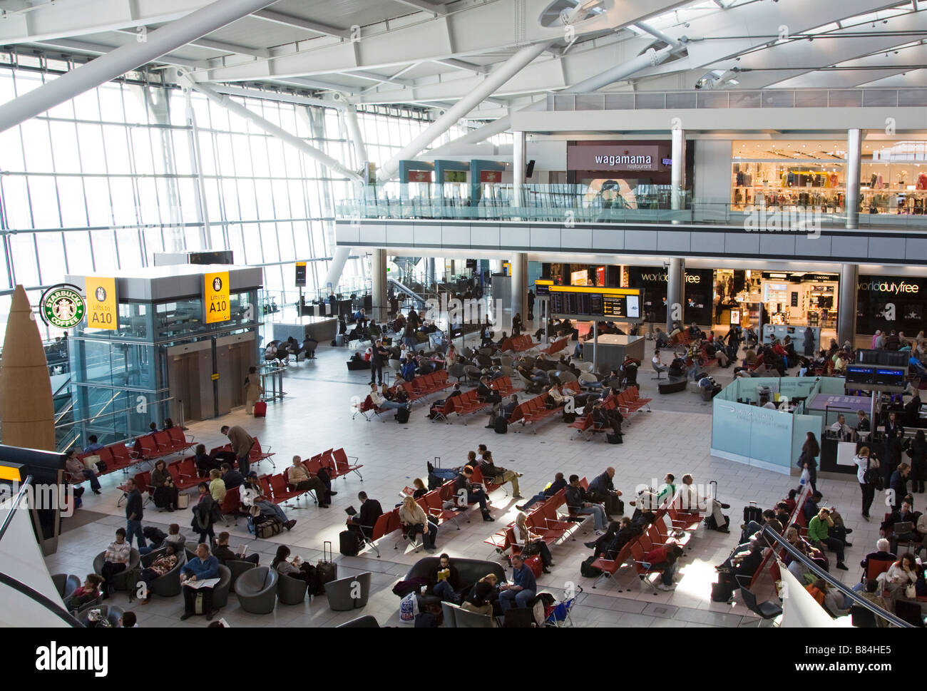 Heathrow airport waiting area Banque de photographies et d’images à ...