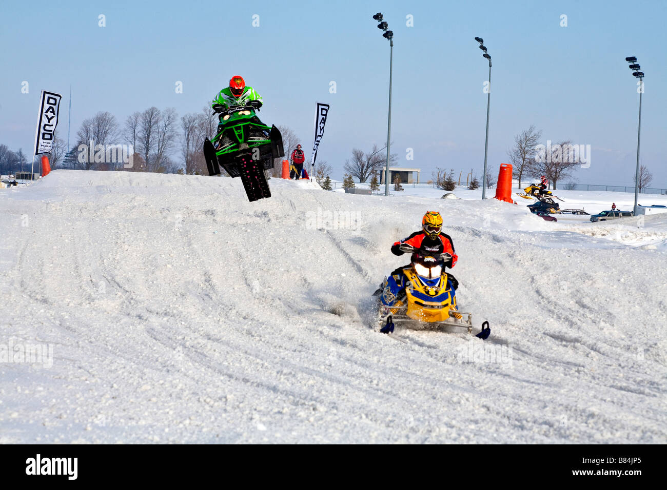 L'Amérique du Nord canadien Snowcross ou course de motoneiges Photo ...