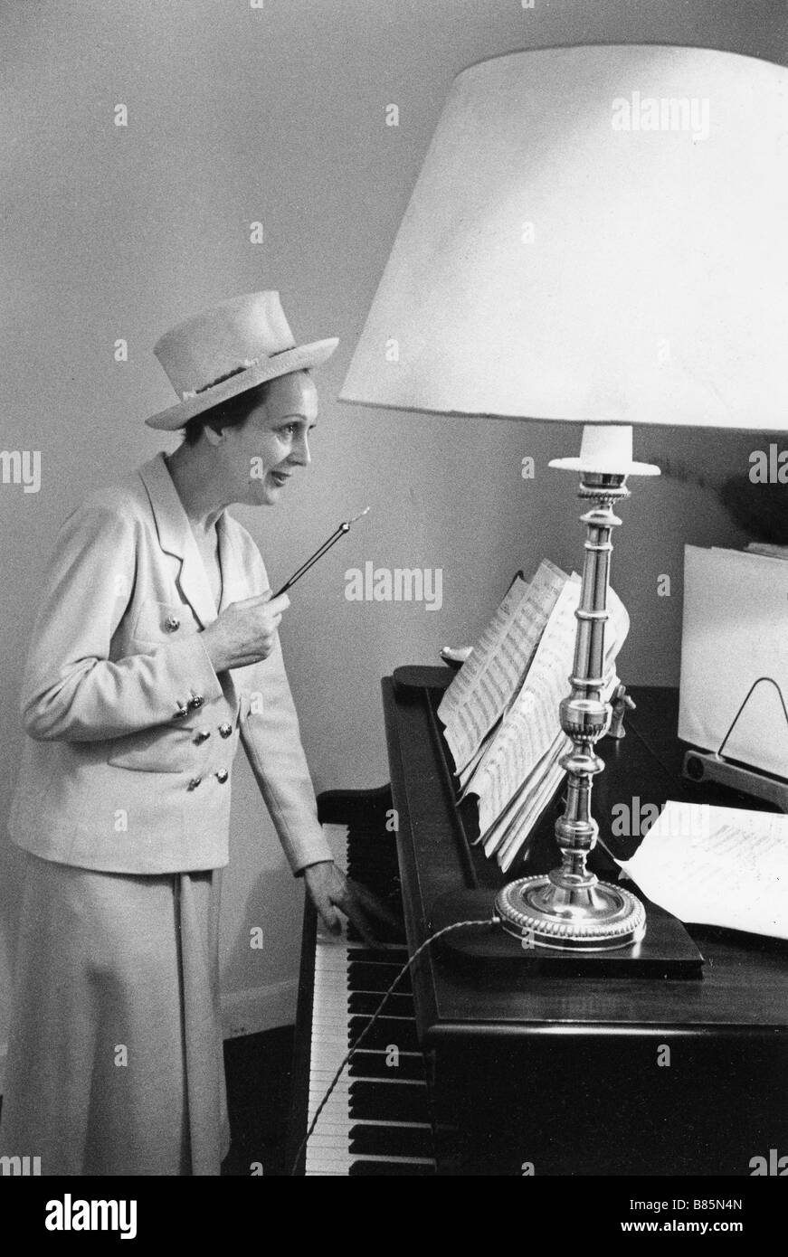 Arletty actress Banque de photographies et d’images à haute résolution ...