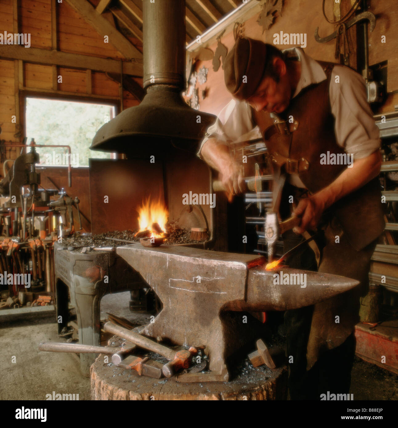 Forgeron de l'enclume Banque de photographies et d’images à haute ...