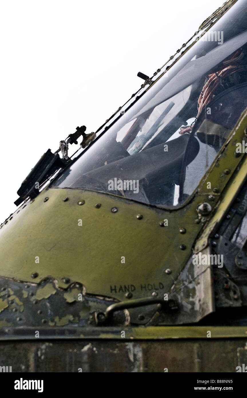 Military helicopter cockpit Banque de photographies et d’images à haute résolution - Alamy