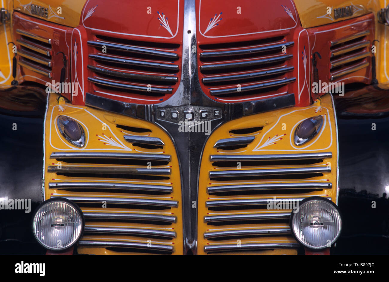 Calandre Chrome & Capot de Dodge 1956 Bus, bus de Malte, La Valette ...
