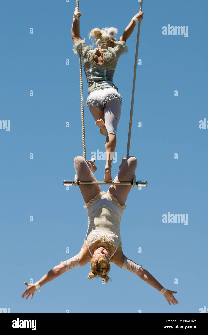 Female trapeze artist Banque de photographies et d’images à haute ...