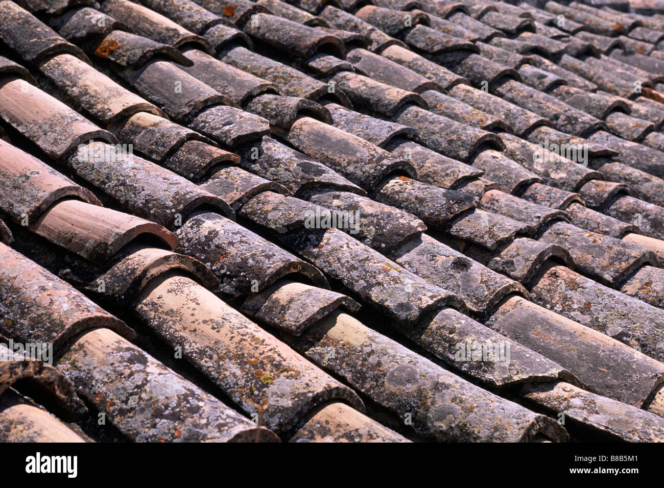 Vieilles tuiles italiennes en terre cuite Banque de photographies et d ...