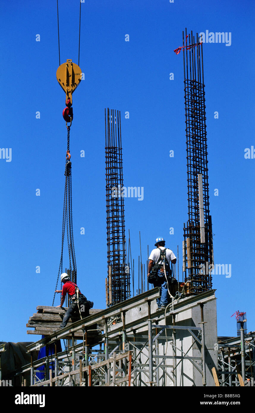 British construction workers Banque de photographies et d’images à ...