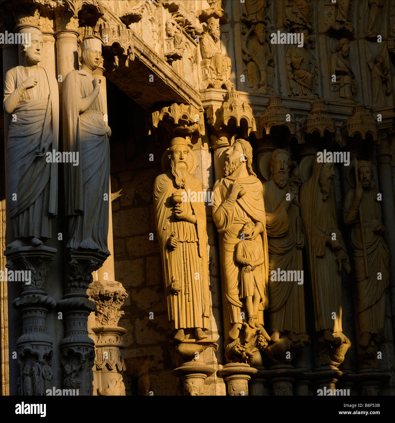 Statue chartres cathedral Banque de photographies et d’images à haute ...