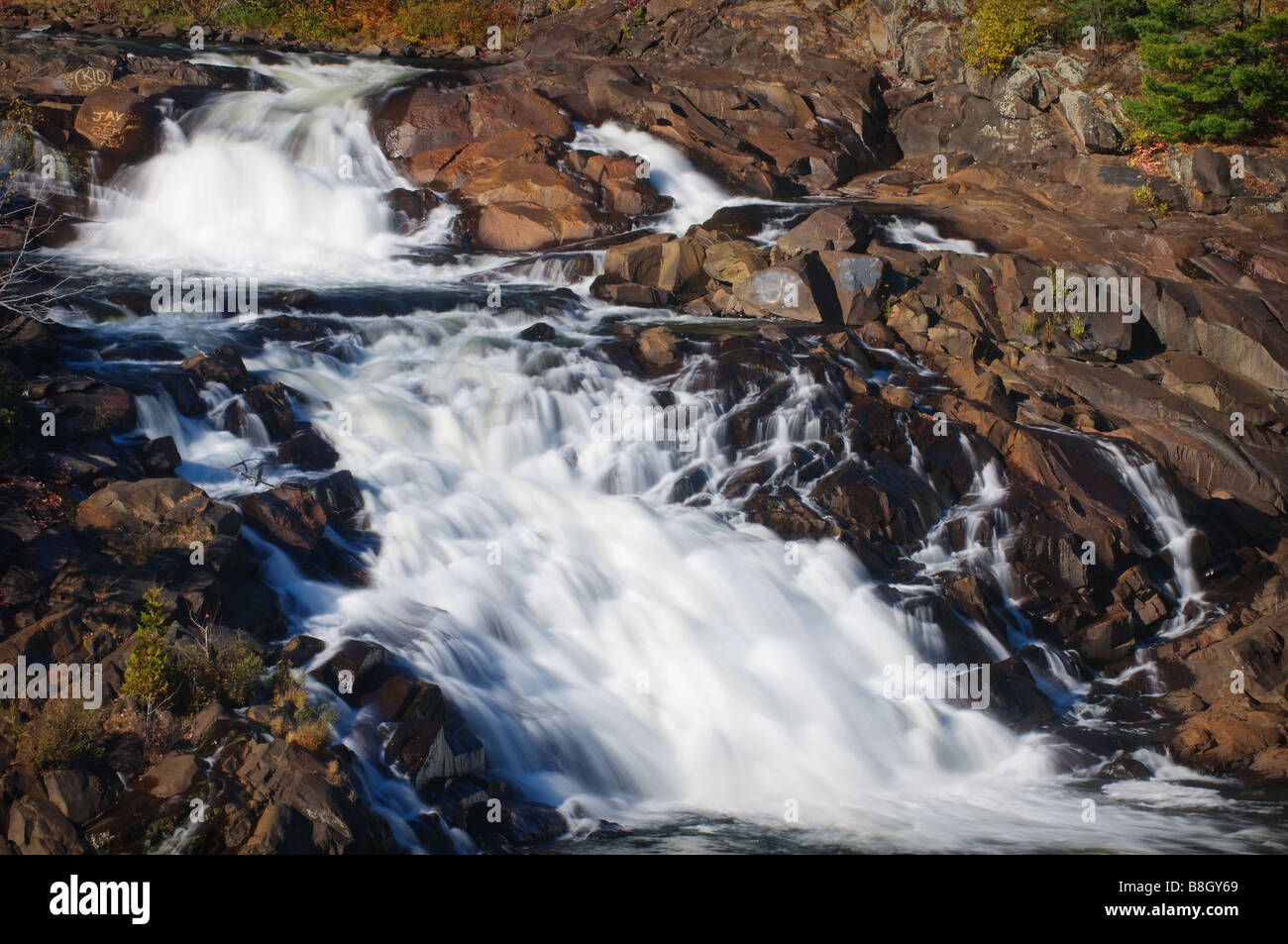 Onaping chutes d'eau Banque de photographies et d’images à haute ...
