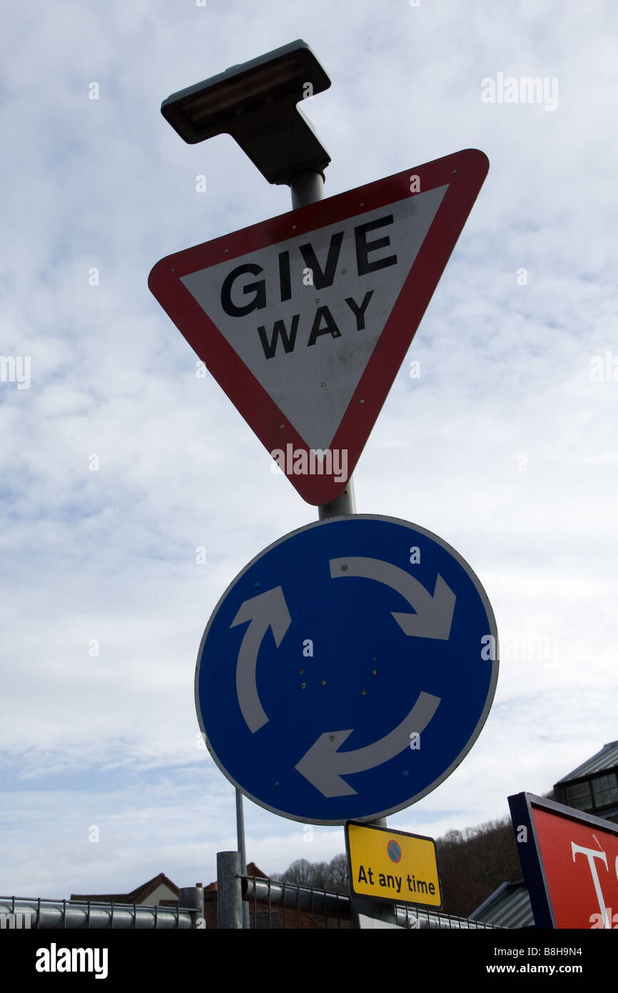 Panneau de signalisation rond point Banque de photographies et d’images ...