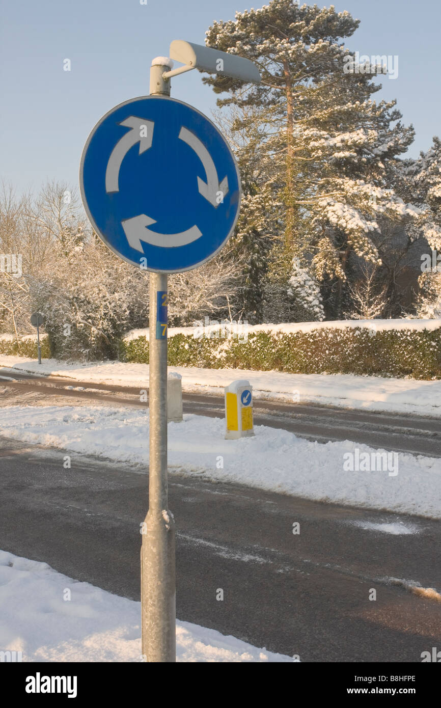 Rond point de panneau de signalisation Banque de photographies et d ...