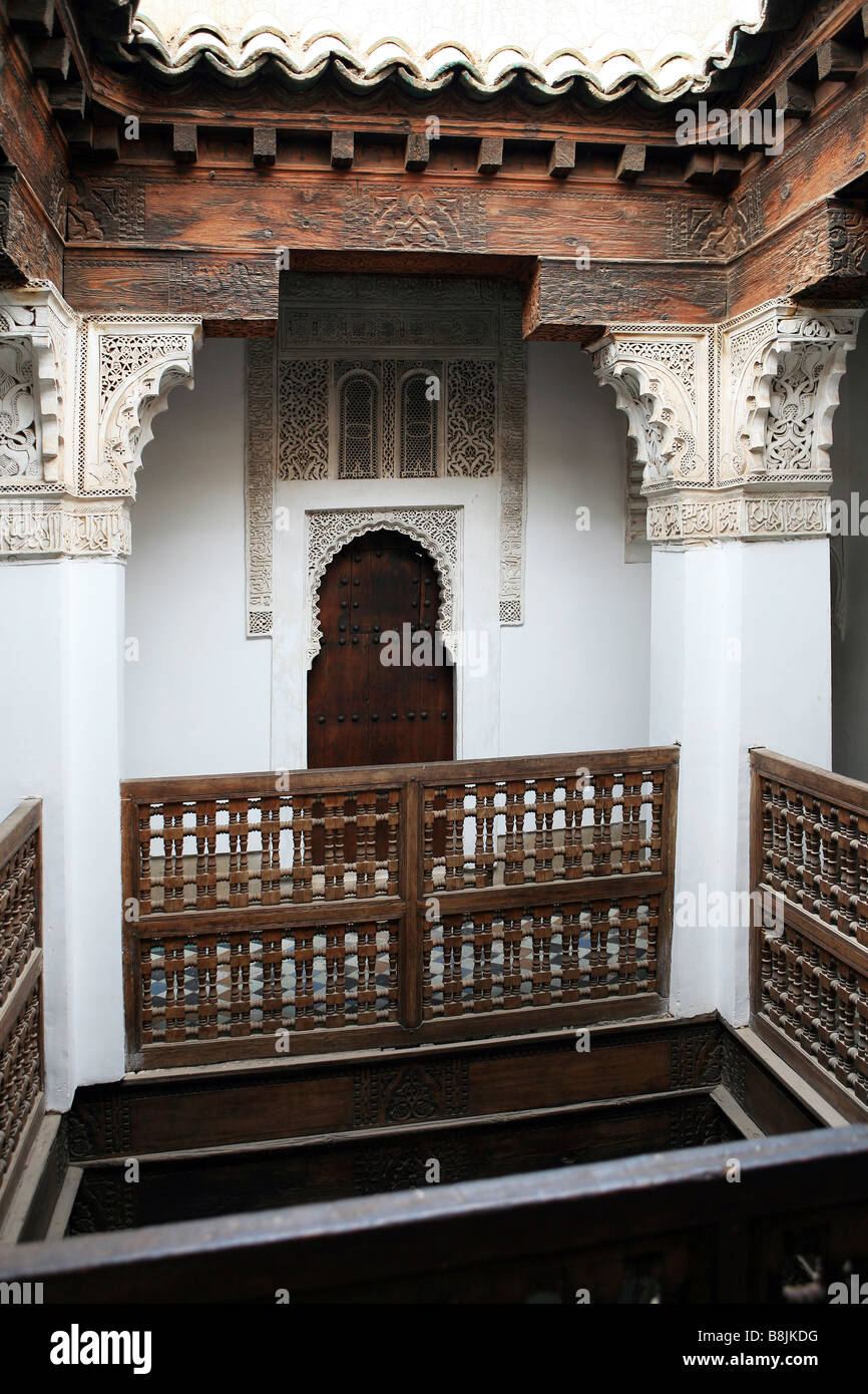 Détail architectural à la Medersa Ben Youssef, l'école islamique ...