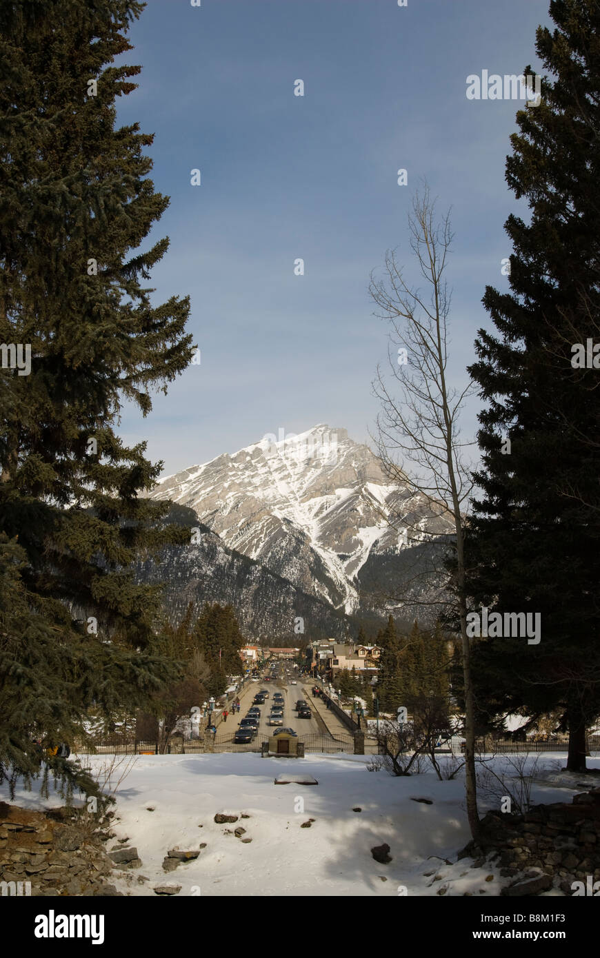 Banff town cascade mountain banff Banque de photographies et d’images à ...