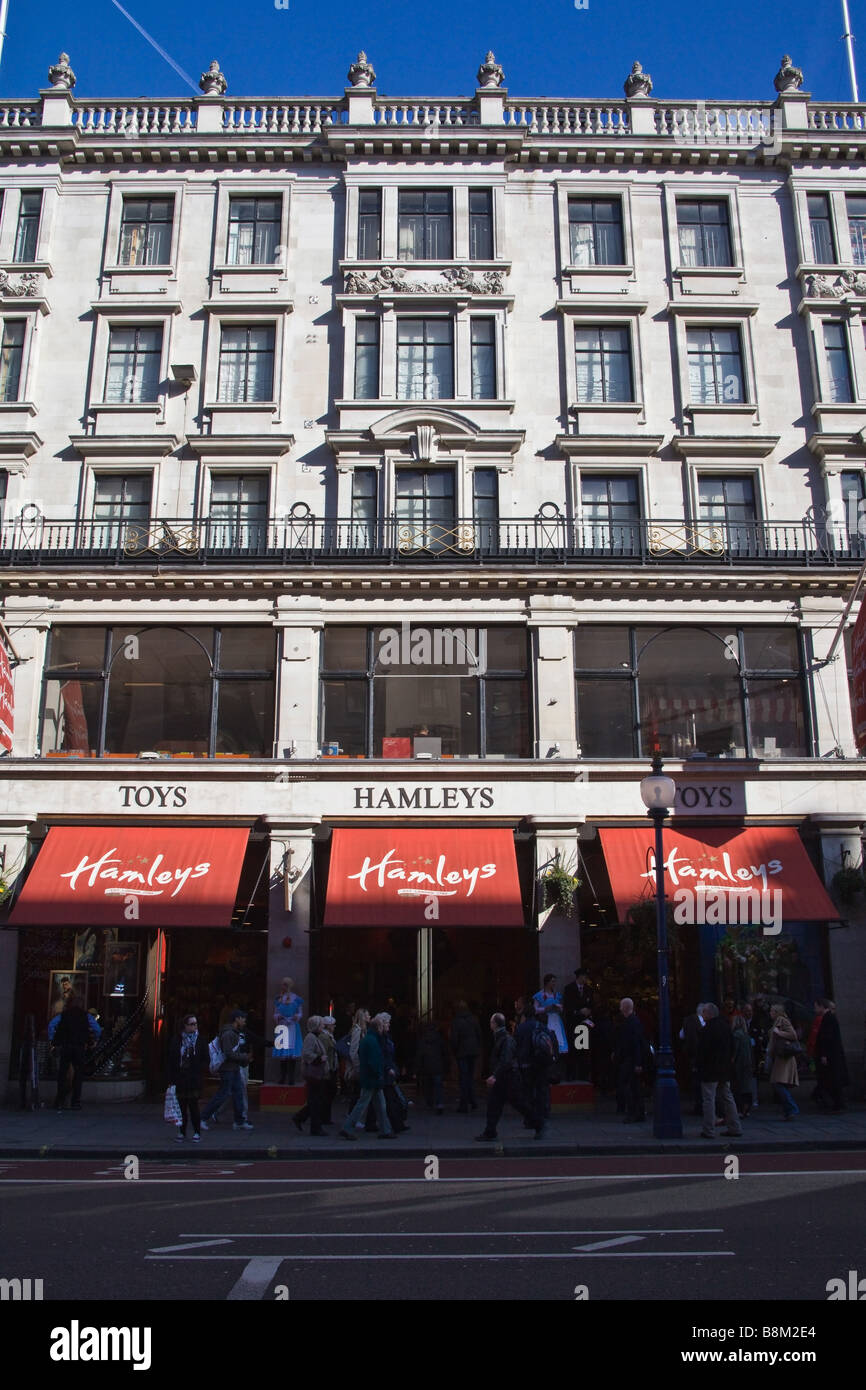 Hamleys toy store london Banque de photographies et d’images à haute résolution - Alamy