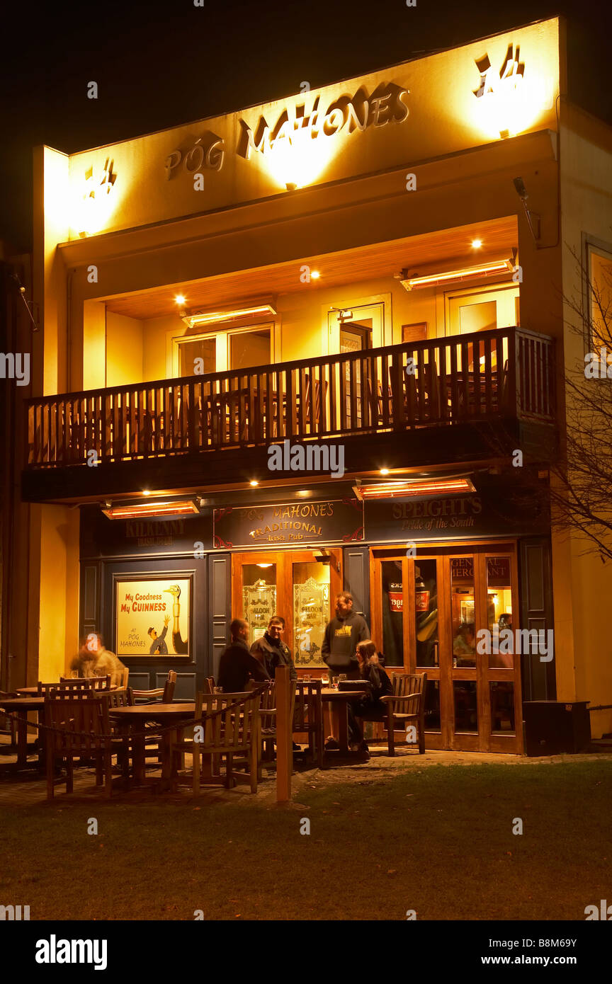 Pog Mahones Bar Queenstown ile sud Nouvelle Zelande Photo Stock - Alamy