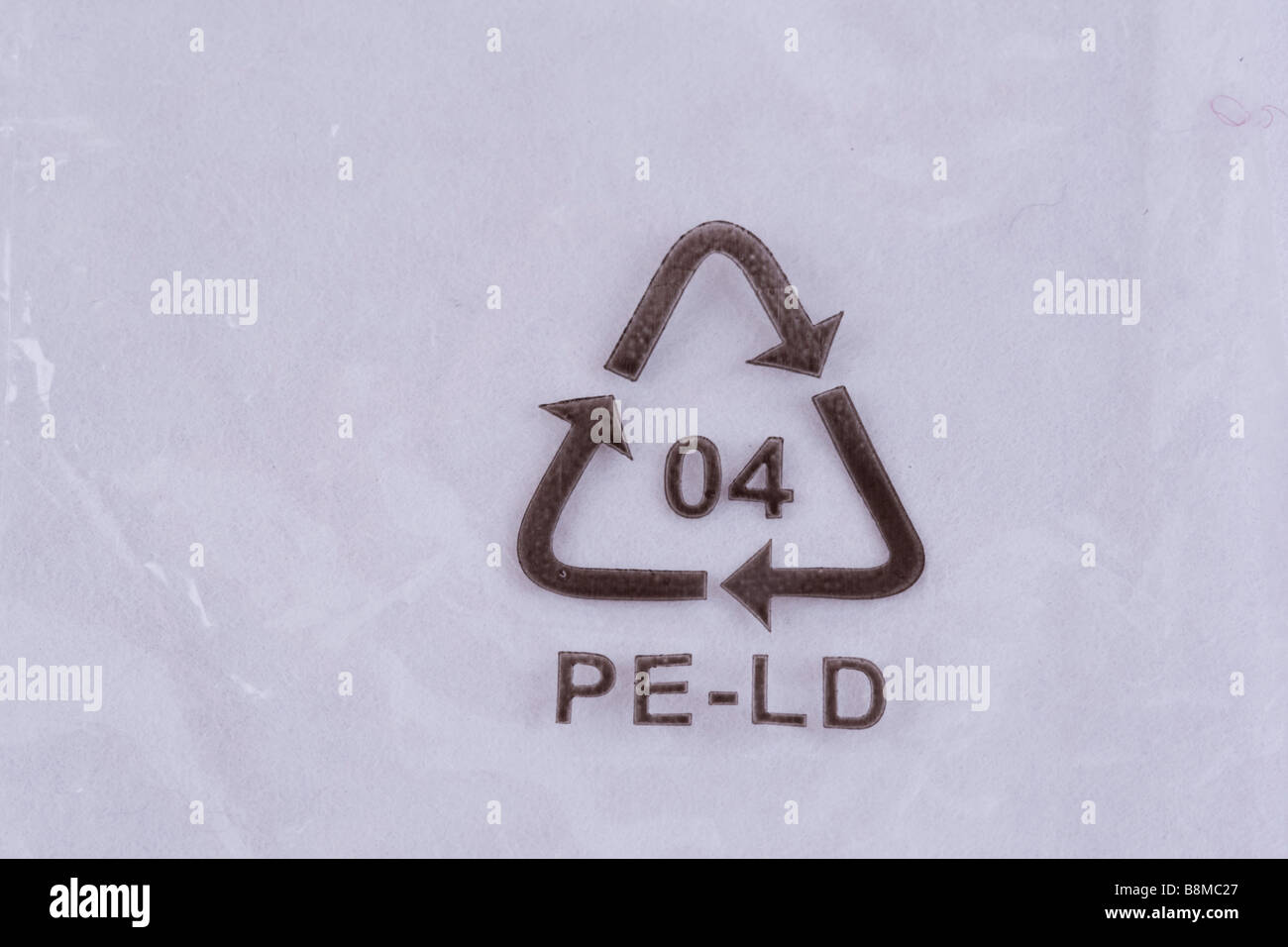 Le PEBD PE LD polyéthylène basse densité numéro 4 logo de recyclage sur ... Le PEBD PE LD polyéthylène basse densité numéro 4 logo de recyclage sur ...
