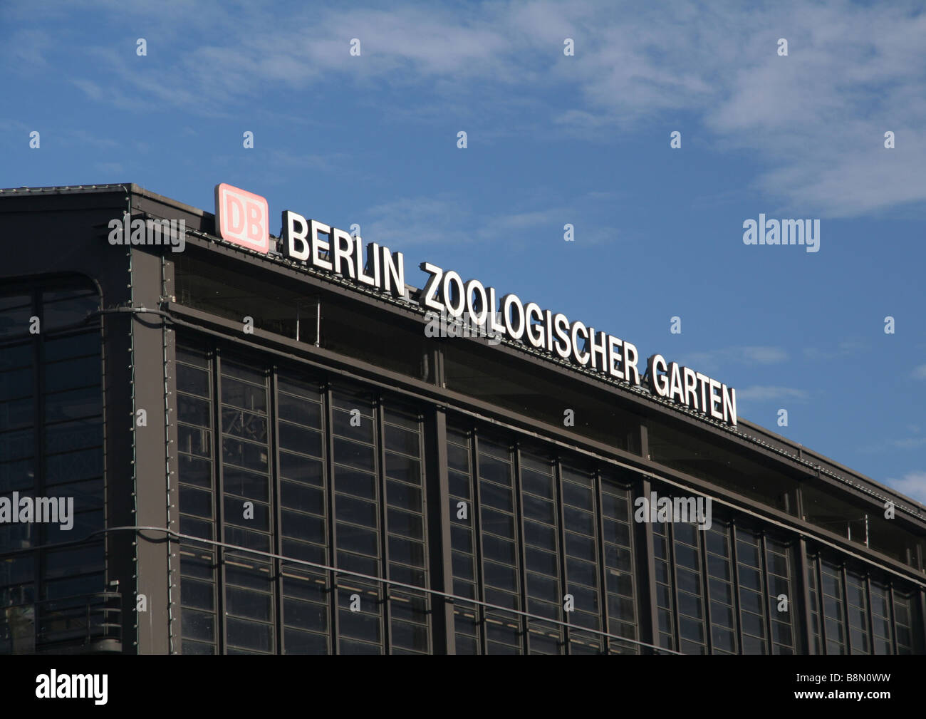 Bahnhof zoo station berlin germany Banque de photographies et d’images ...