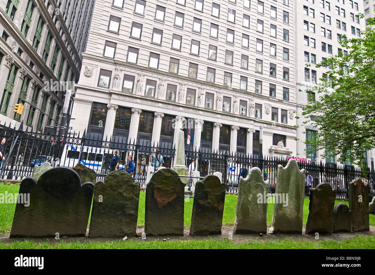 Trinity church graveyard new york Banque de photographies et d’images à ...