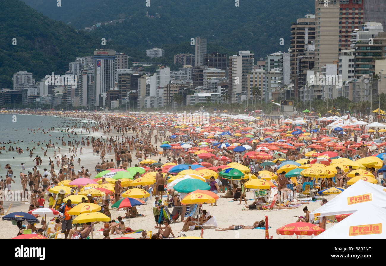 Foule de plage Banque de photographies et d’images à haute résolution ...