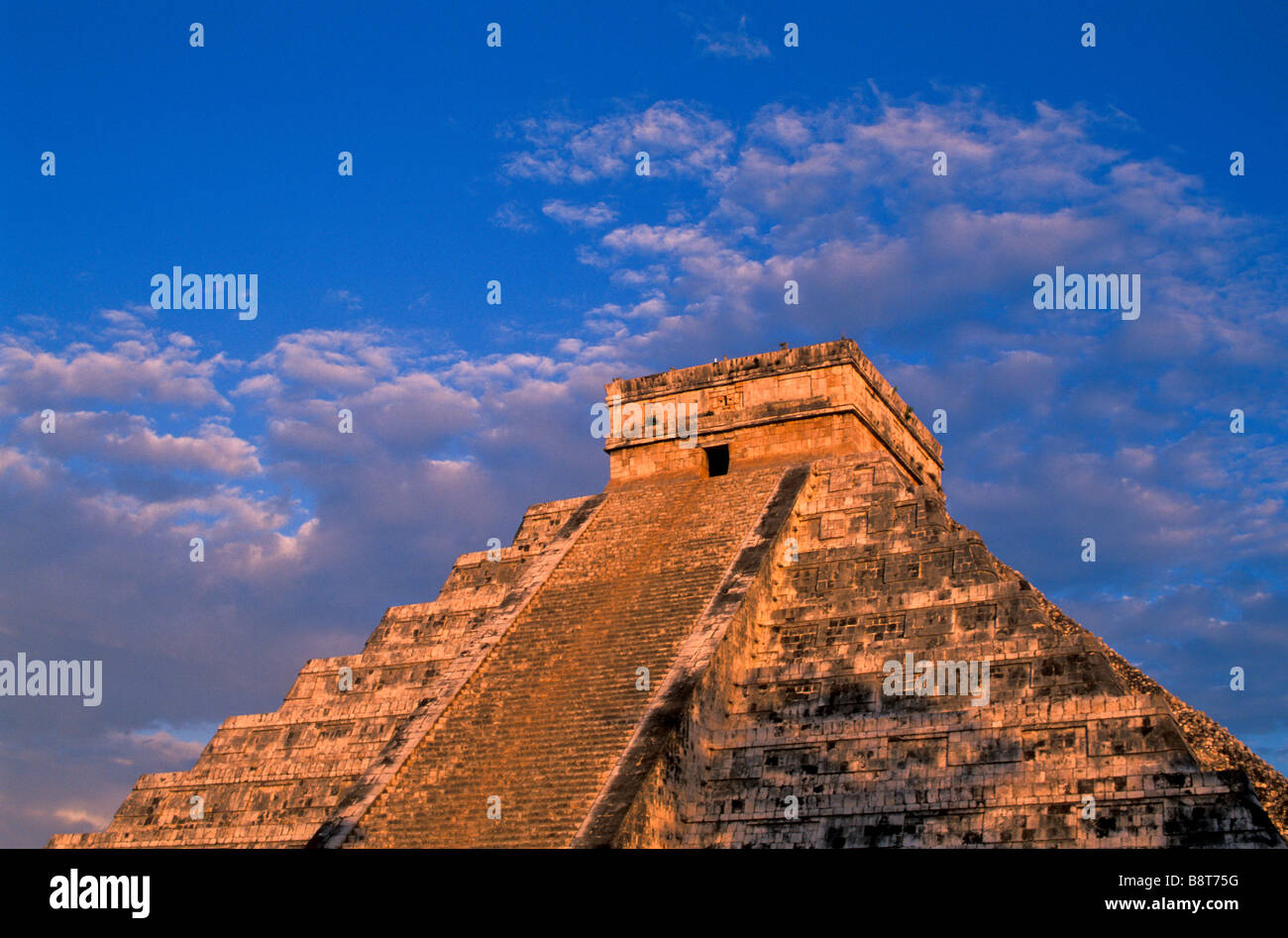 Chichen Itza El Castillo Le Château de Temple pyramide Maya les Mayas ...