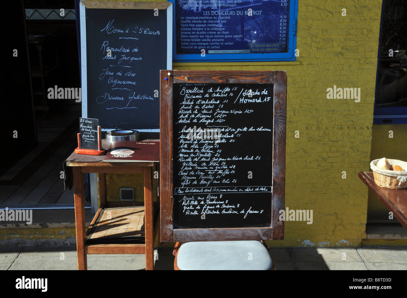 Nice, France, French Cafe Bistro Restaurant, terrasse sur le trottoir ...