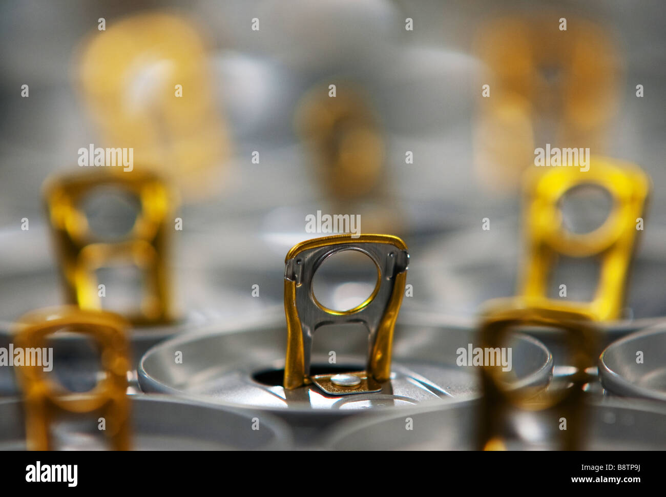 Drinks cans for recycling Banque de photographies et d’images à haute ...
