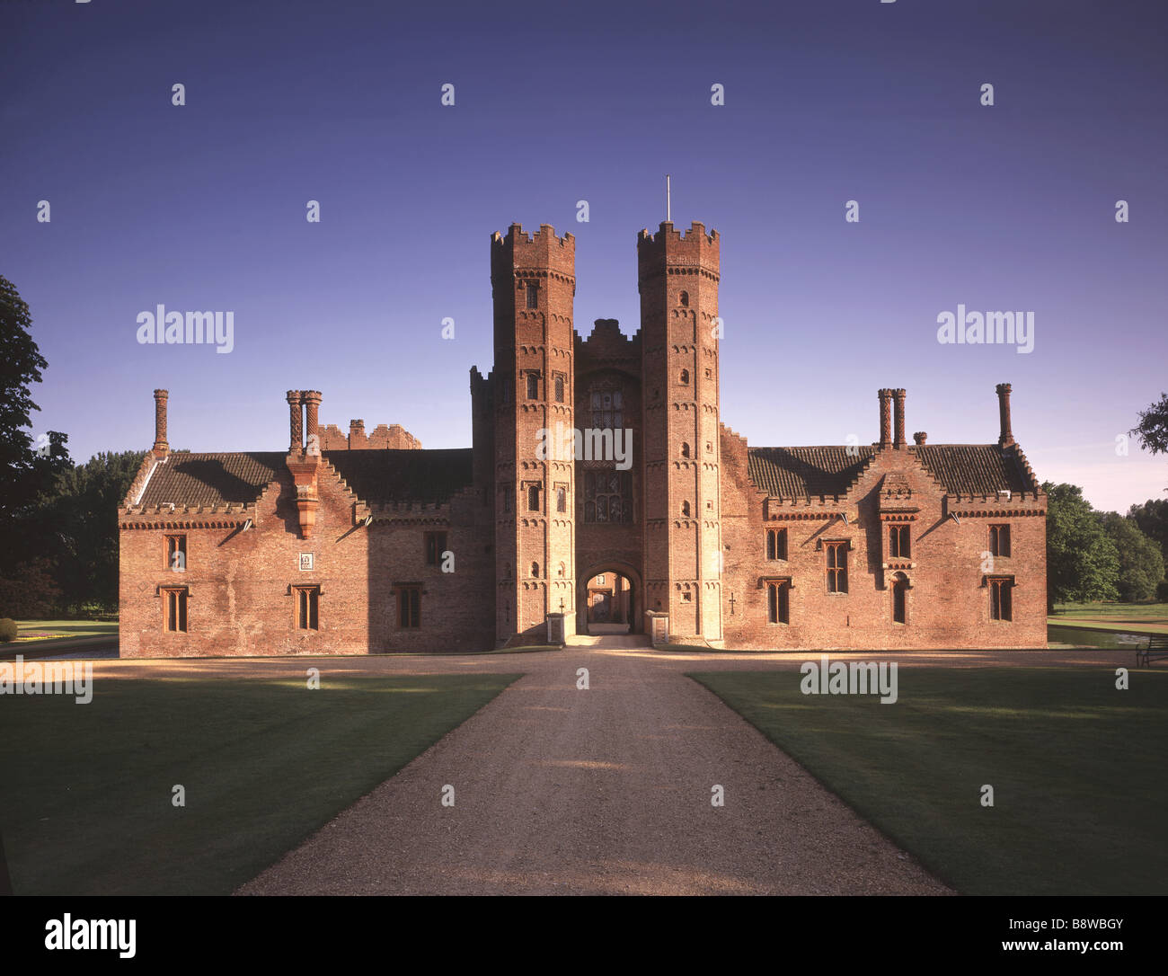 La façade nord Oxburgh Hall avec l'imposante Twin Towers a fait la plus ...