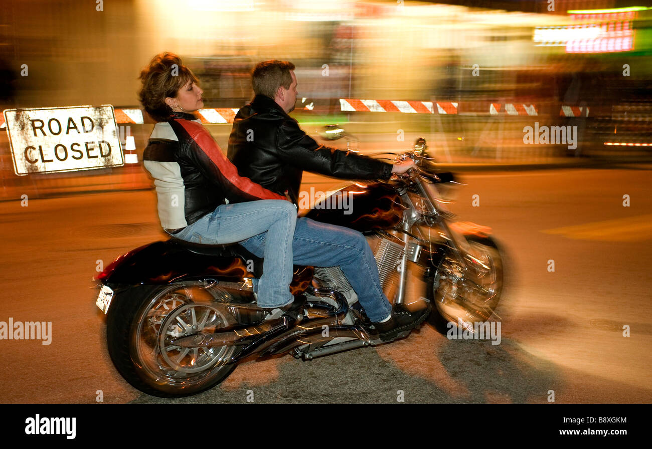 Couple harley davidson Banque de photographies et d’images à haute ...