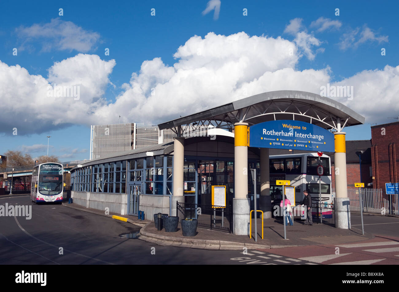 Rotherham bus station Banque de photographies et d’images à haute ...