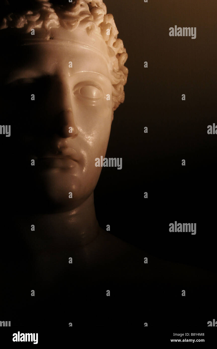 Copie d'une sculpture en bronze dans la salle de marbre à Petworth ...