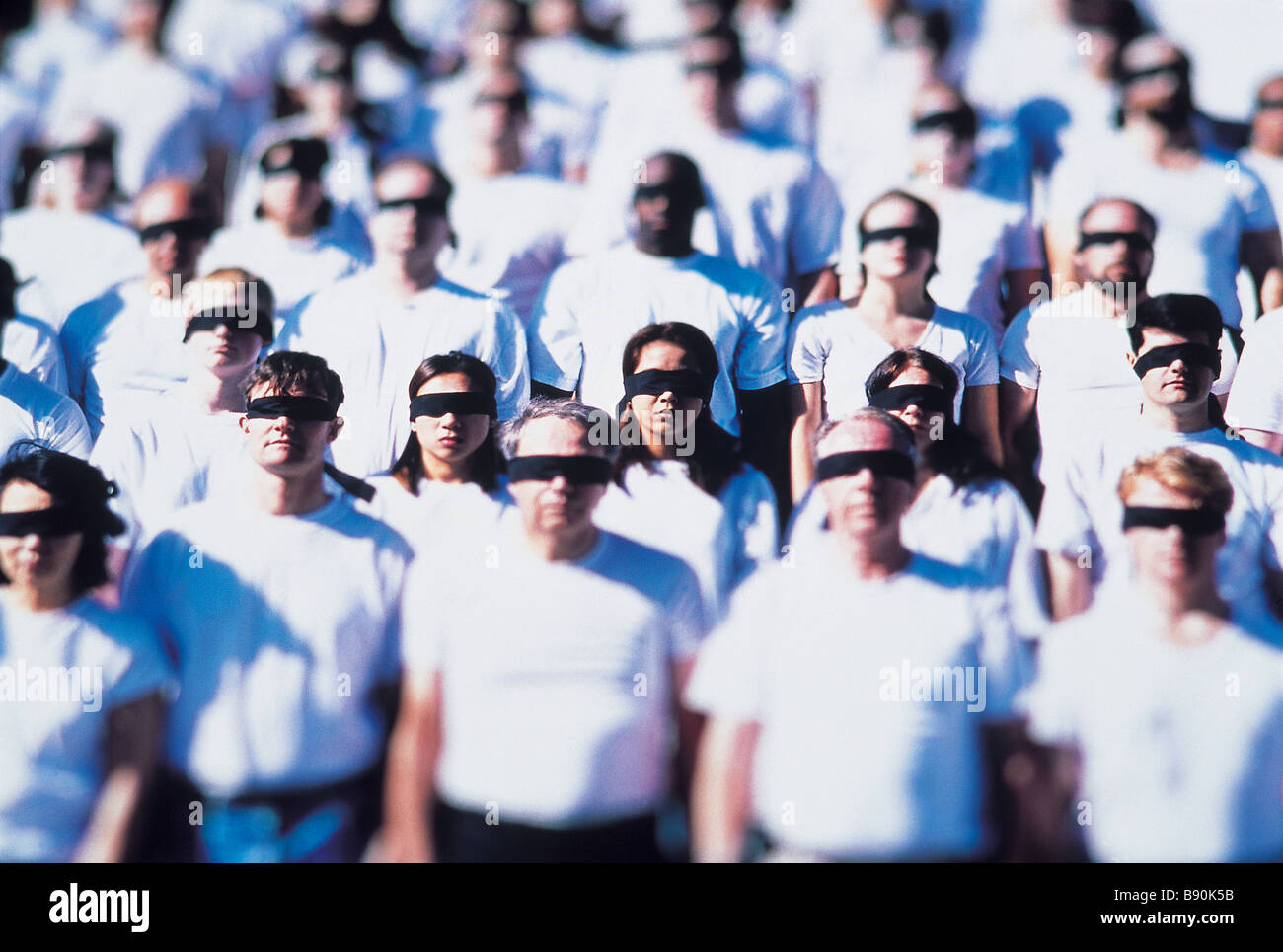 Crowd of people black and white Banque d'image et photos - Alamy