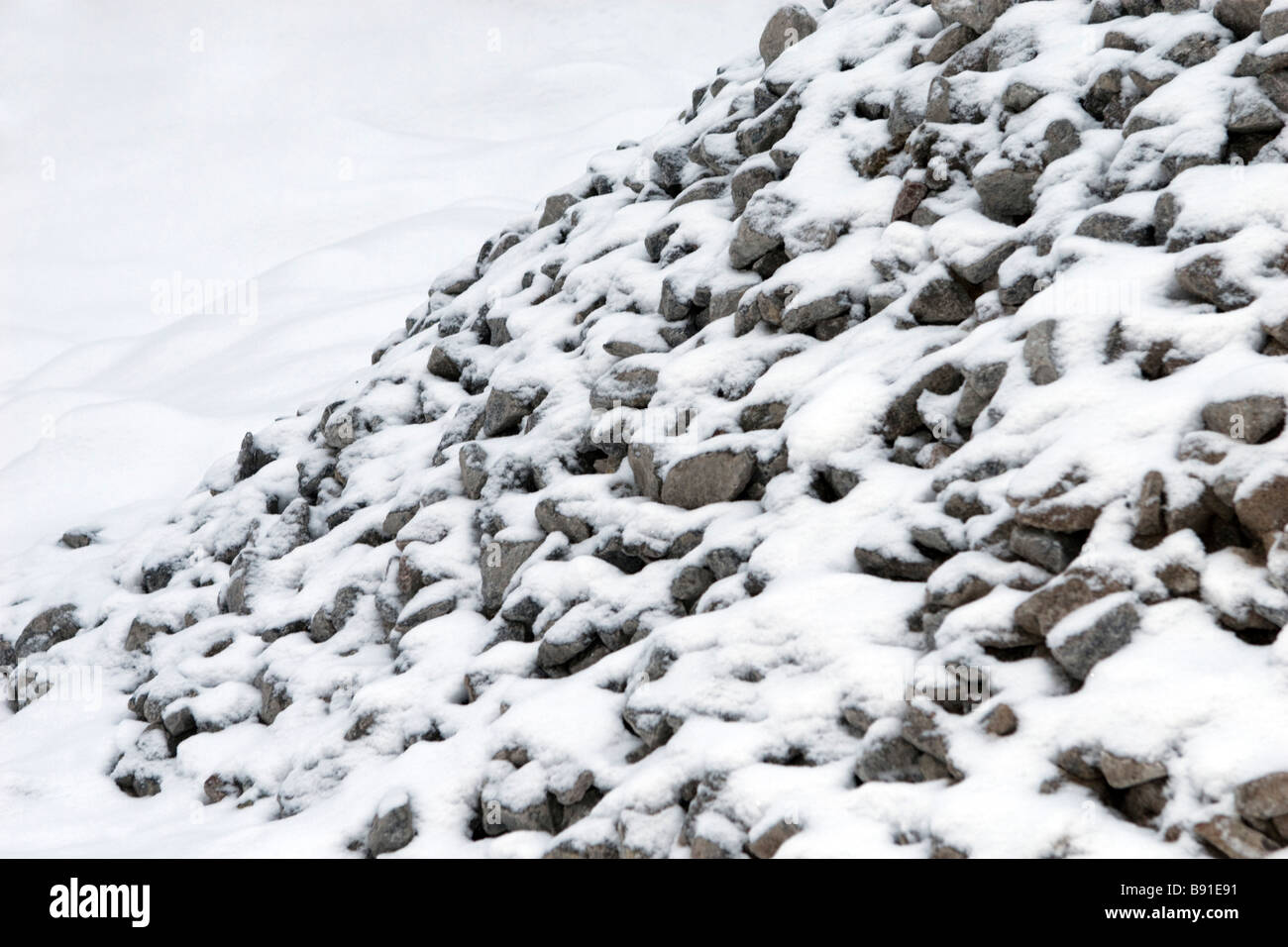 Mur de pierre recouvert de givre Banque de photographies et d’images à ...