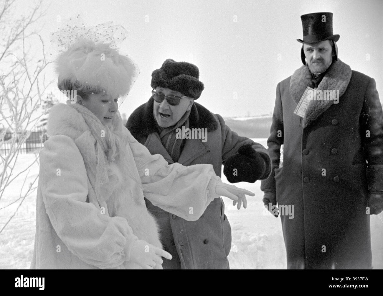 De gauche à droite l'actrice française Marina Vlady réalisateur Sergueï ...