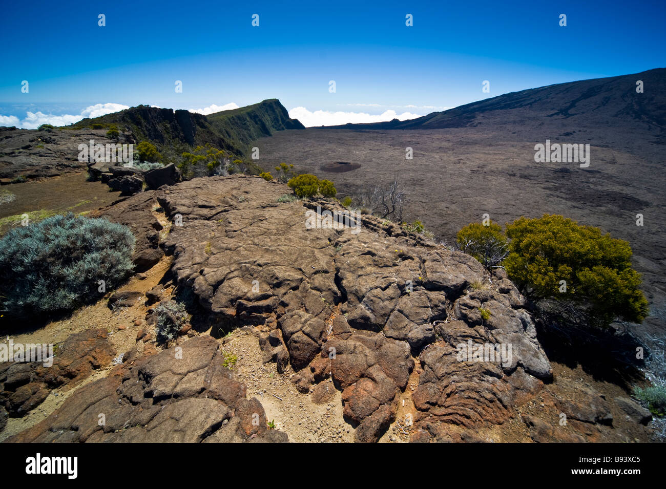 Caldera et formica leo, volcan actif, le Piton de la Fournaise, La ...