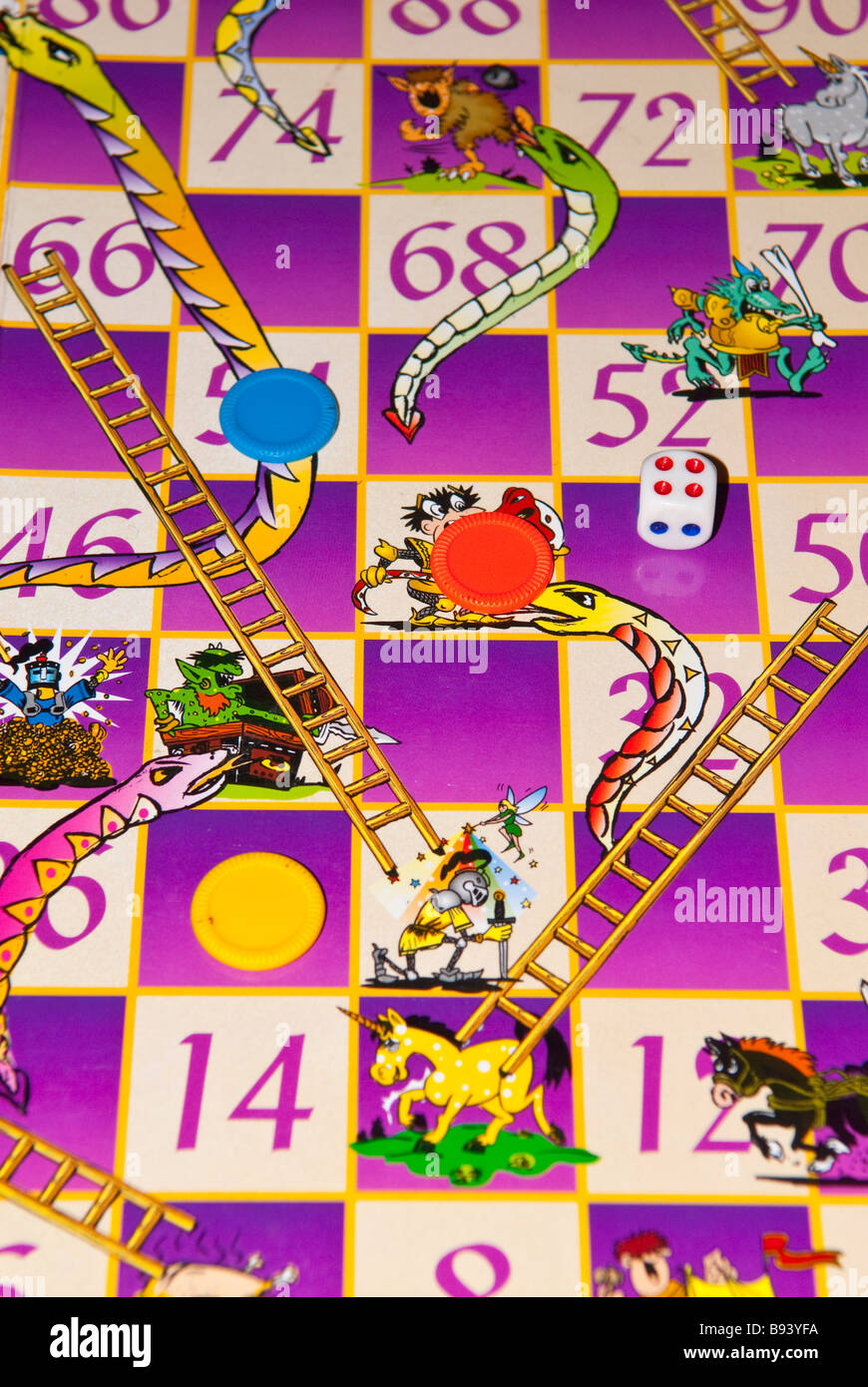 Snakes and ladders board game Banque de photographies et d’images à ...