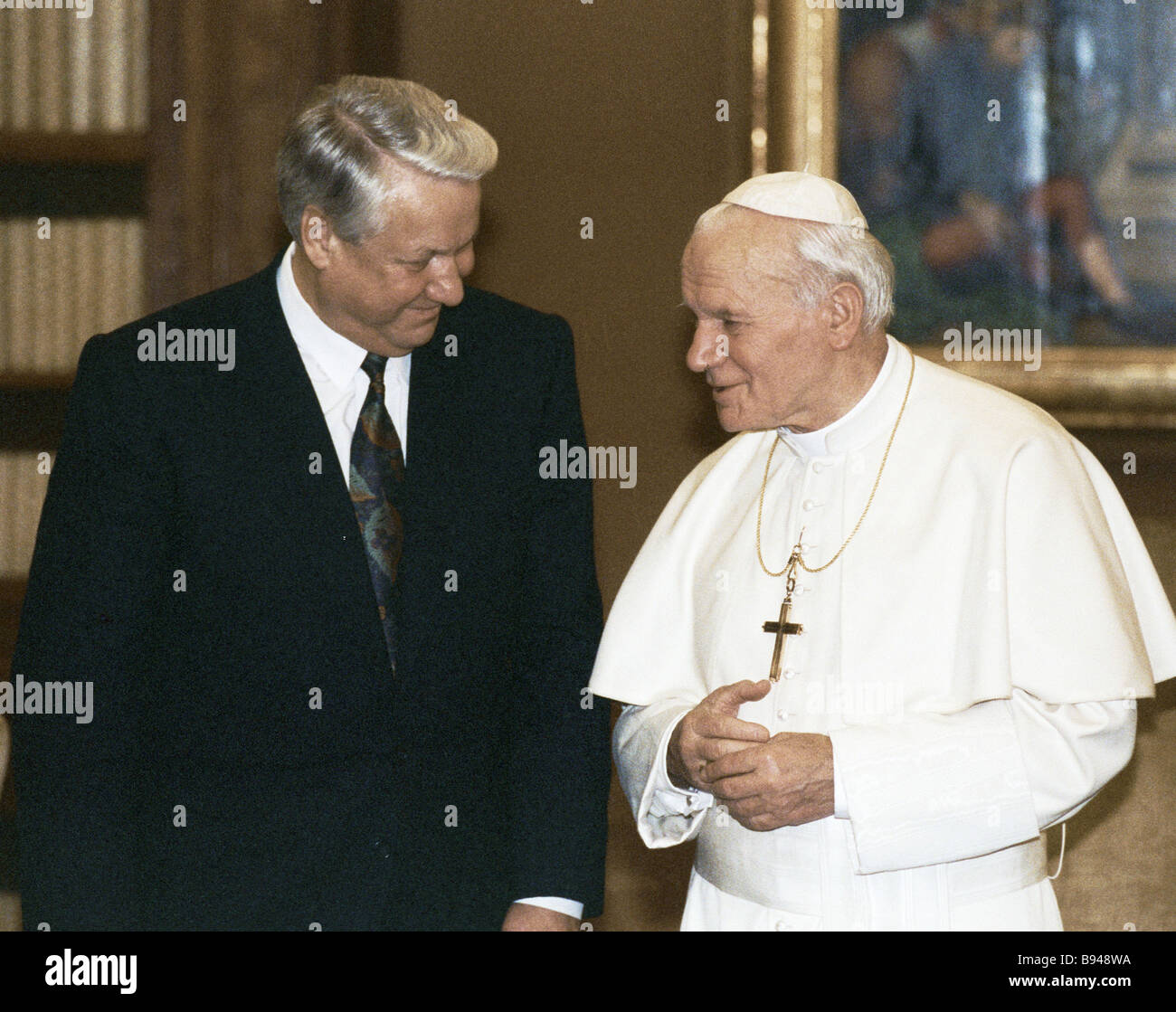 Le Président russe Boris Eltsine à gauche et le Pape Jean Paul II droit ...