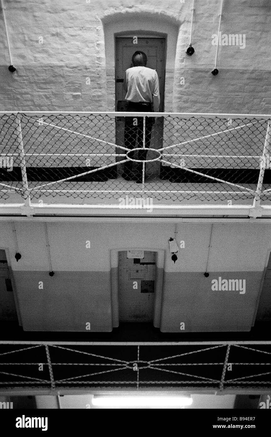 Cellule de pentonville dans la prison Banque d'images noir et blanc - Alamy
