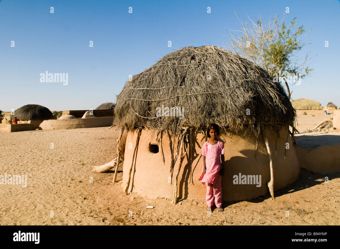 Un petit village isolé dans le désert du Rajasthan, en Inde Photo Stock ...
