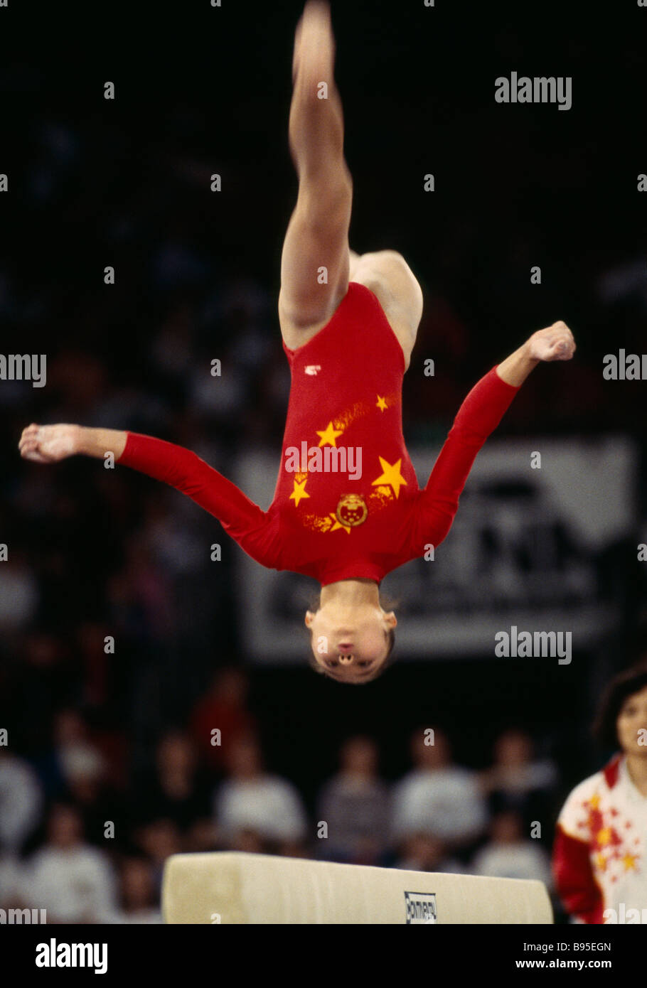 Gymnastique sportive gymnaste chinois Li Li sur la poutre Photo Stock ...