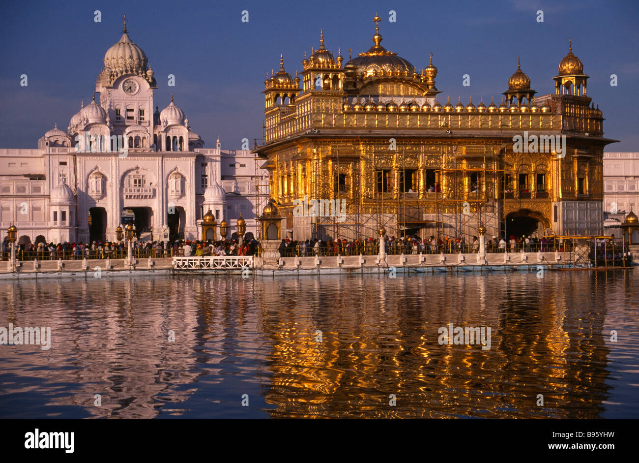 Amritsar Punjab Inde Golden Temple Sikh Temple sikh reflète dans la ...
