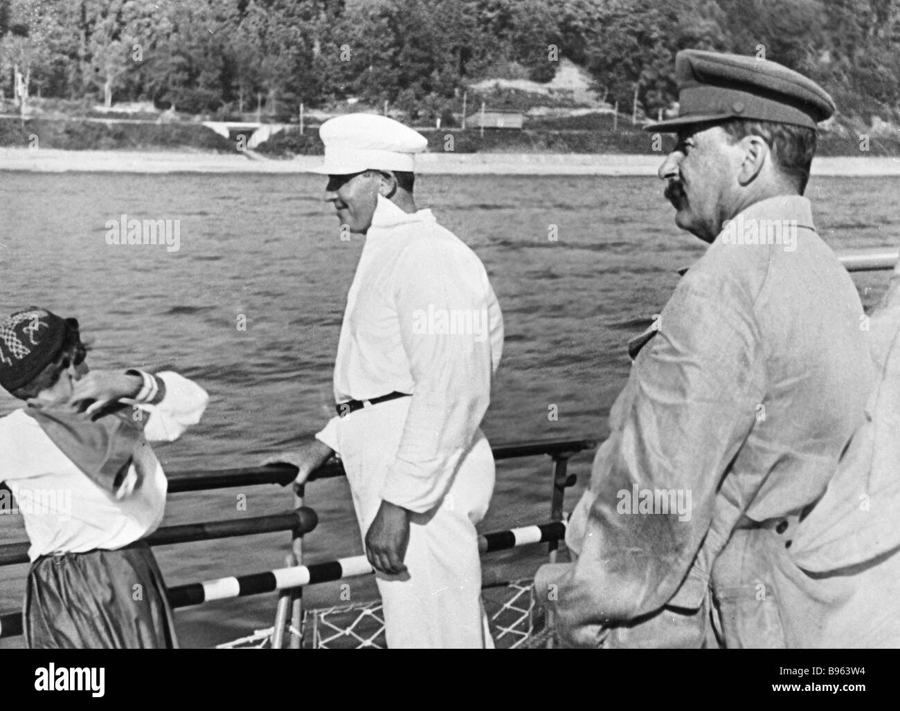 Joseph Staline sur le quai de la navire à moteur Photo Stock - Alamy