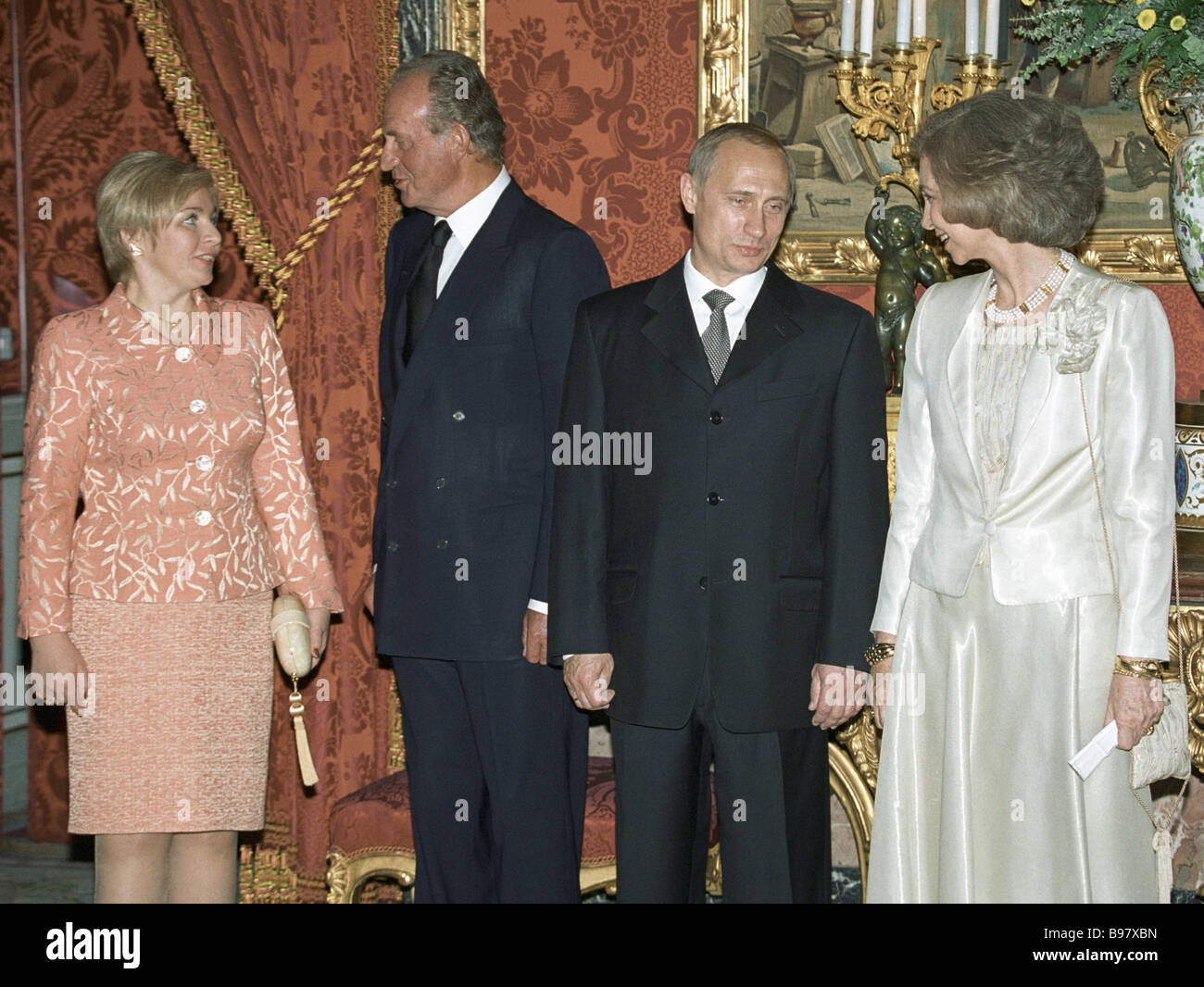 De gauche à droite Ludmila Poutine épouse du président russe, le Roi ...