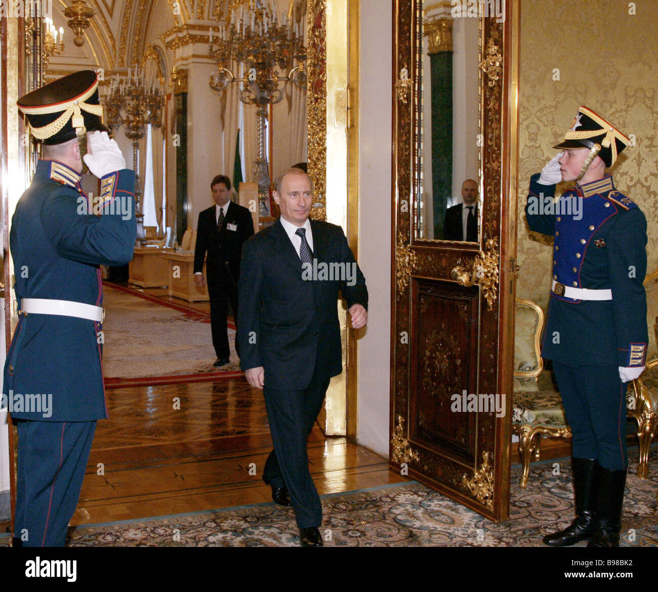 Le président russe Vladimir Poutine dans le green hall du Grand Palais ...
