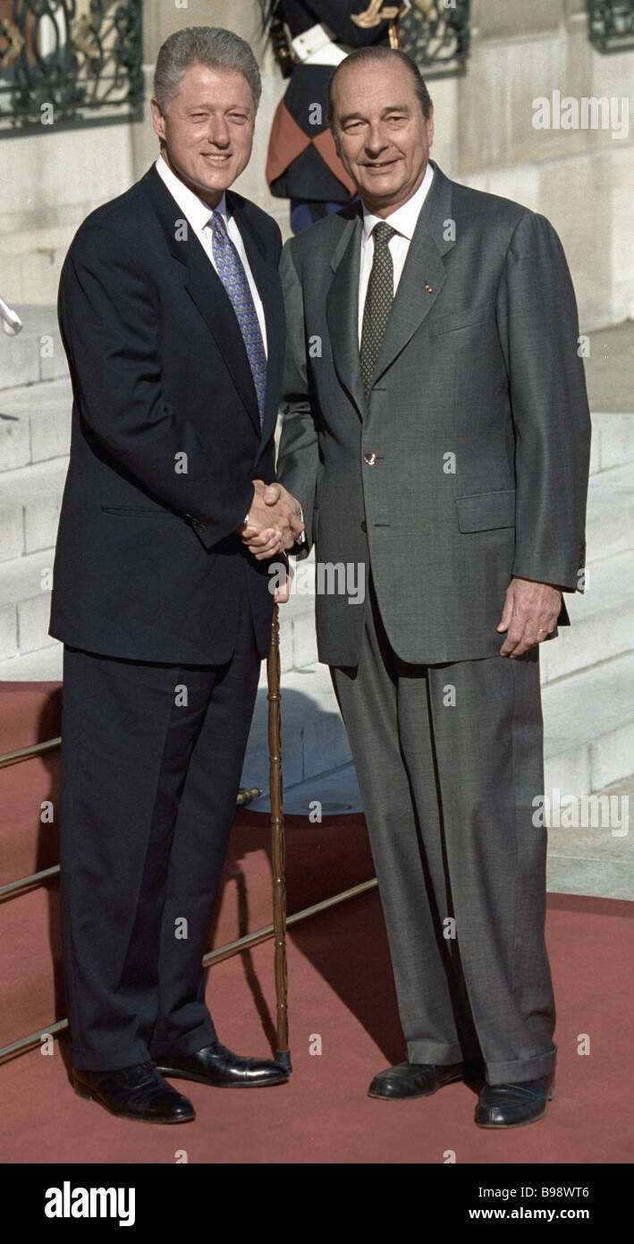 U S le président Bill Clinton à gauche et le président français Jacques ...