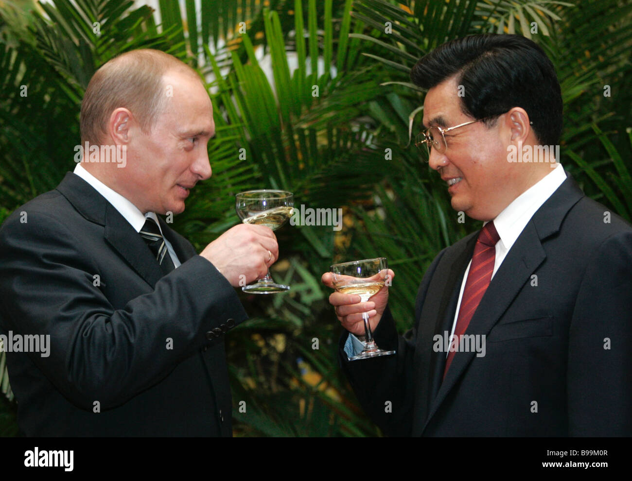 Présidents de la Russie Vladimir Poutine et Hu Jintao gauche de Chine ...