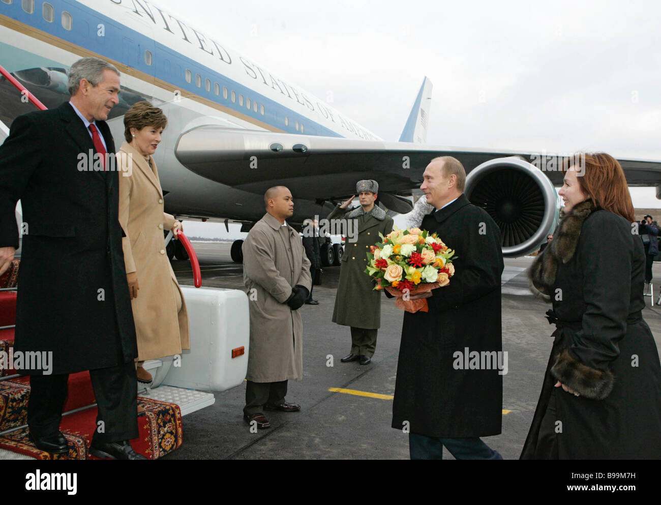 Le président russe Vladimir Poutine et son épouse Ludmila juste ...