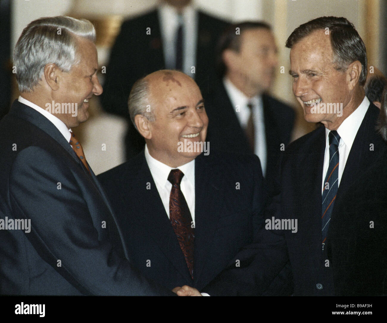 De gauche à droite le président russe Boris Eltsine U S S R Président ...
