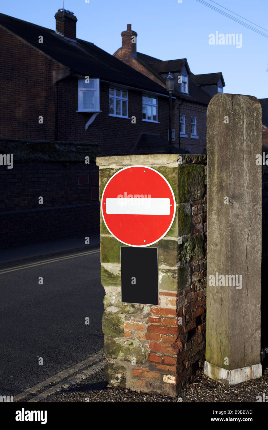 Circular traffic sign Banque de photographies et d’images à haute ...