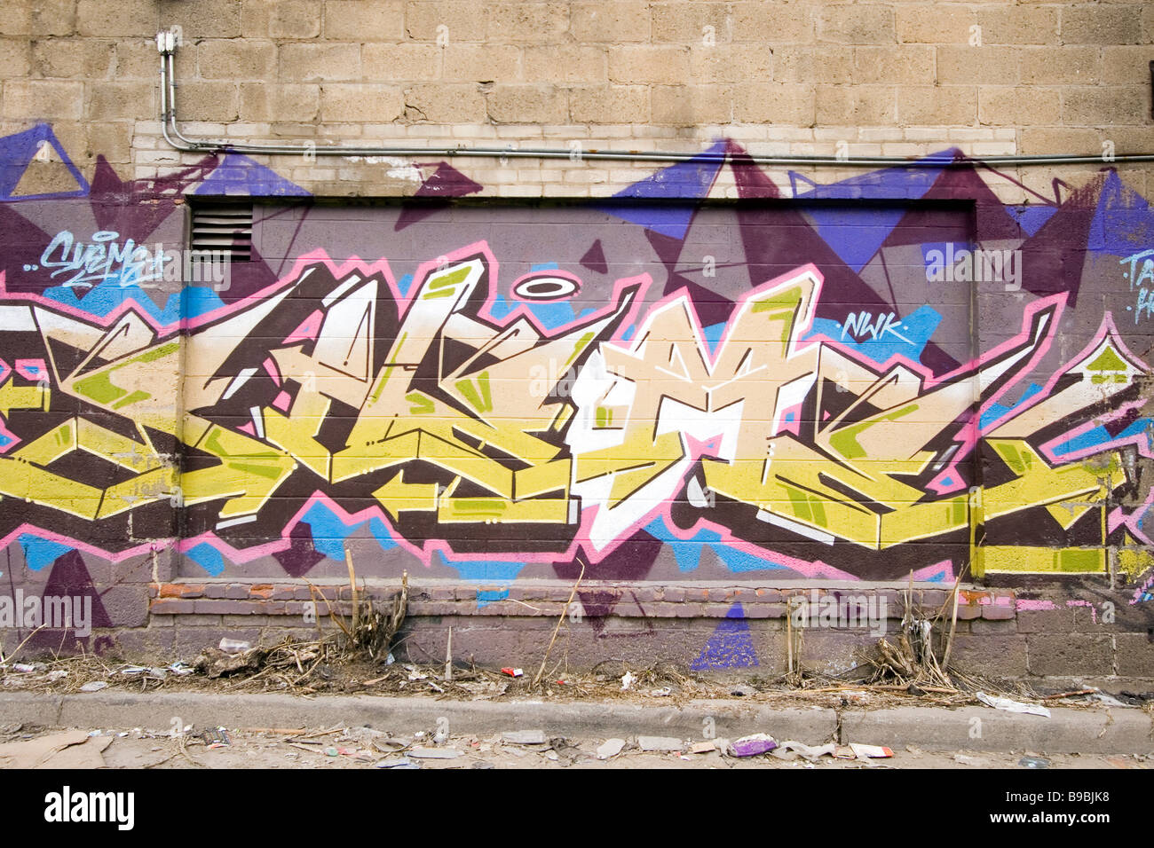 Graffitis et ordures Banque de photographies et d’images à haute ...
