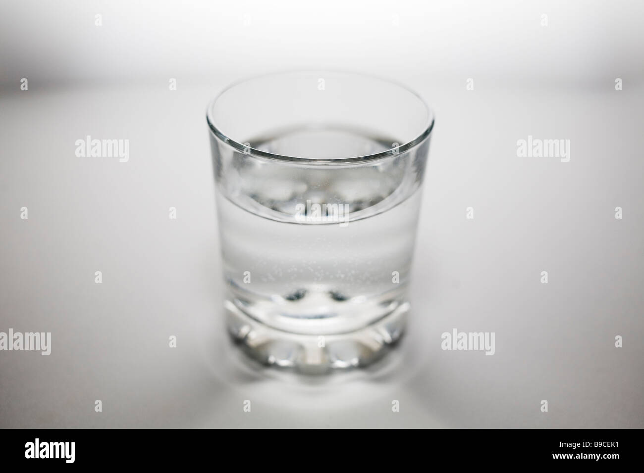 Verre d'eau Banque de photographies et d’images à haute résolution - Alamy