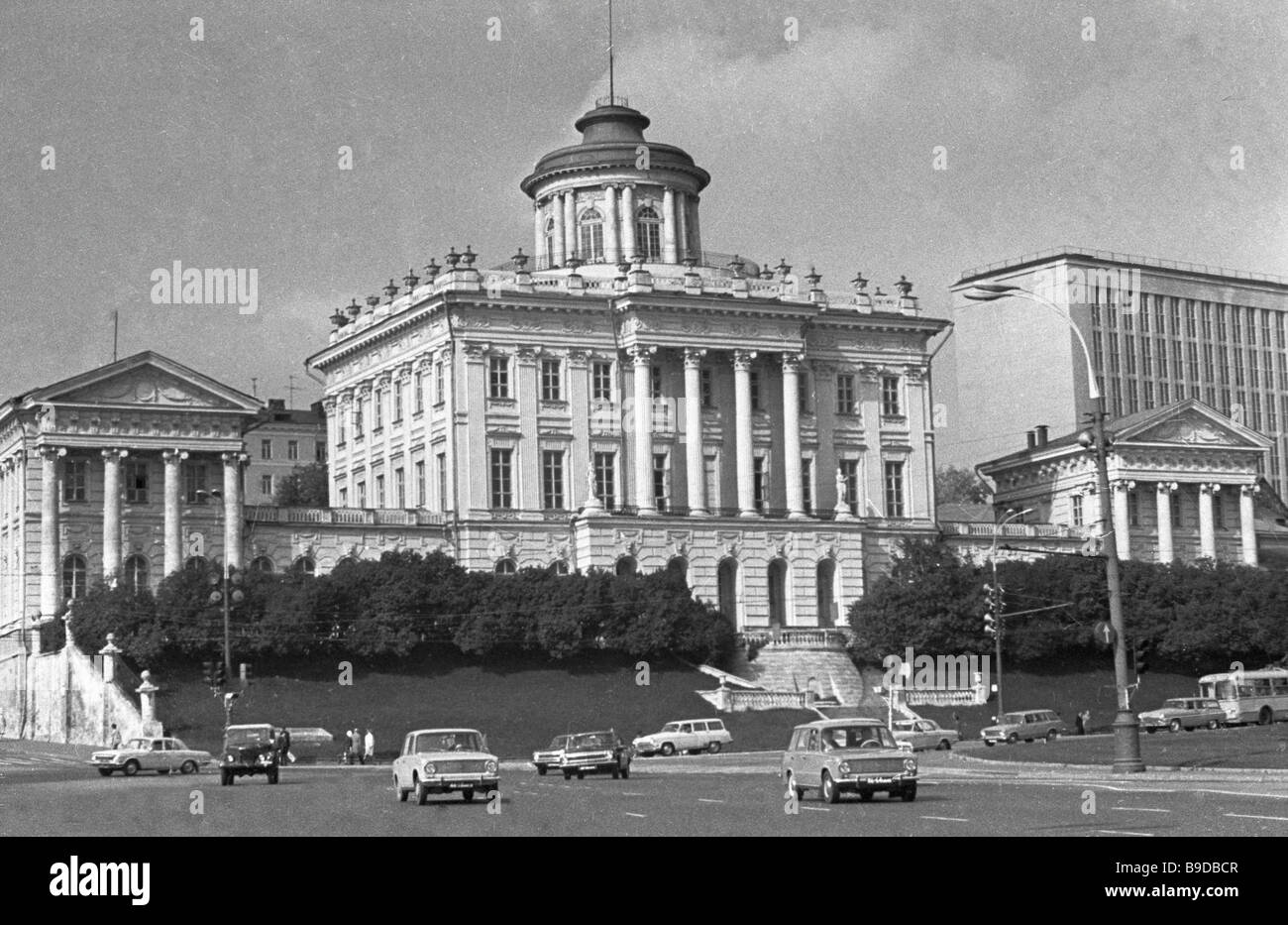La maison Pachkov un monument du classicisme, construit par Bajenov en ...